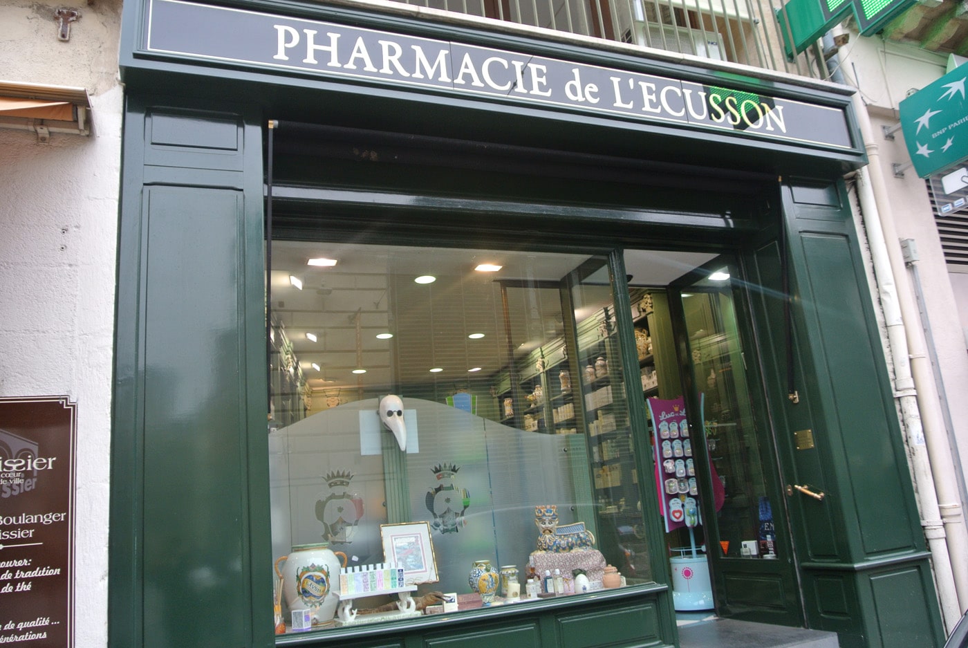 La Pharmacie de l’Ecusson | Mary Cherry